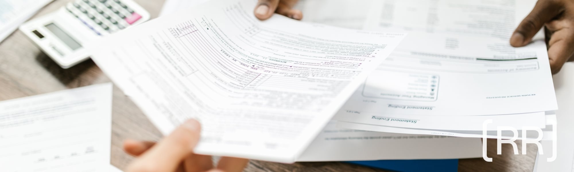 The difference between Licensing Fees and Royalty Rates - RoyaltyRange